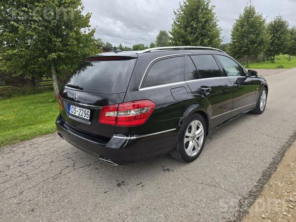 Black Mercedes-Benz E 220 2012 in Riga, with an engine capacity of 2.20 L and mileage of 387 thousand km for 6499 €, photo 4 on AUTOMOTO.COM.LV