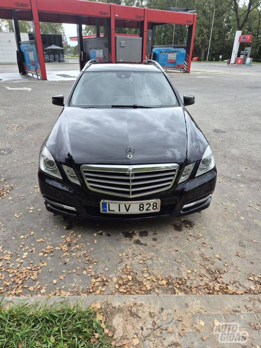 Черный Мерседес E 220 2012 в Вильнюс, объемом двигателя 2.20 л и пробегом 354 тыс. км за 6050 €, фото 1 на AUTOMOTO.COM.LV