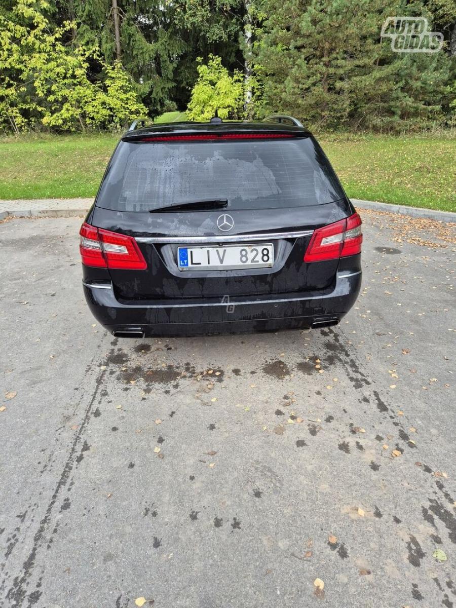 Черный Мерседес E 220 2012 в Вильнюс, объемом двигателя 2.20 л и пробегом 354 тыс. км за 6050 €, фото 3 на AUTOMOTO.COM.LV