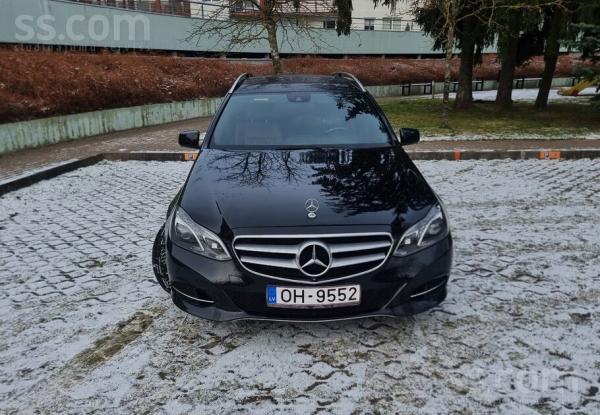 Black Mercedes-Benz E 220 2013 in Riga, with an engine capacity of 2.20 L and mileage of 349 thousand km for 9490 €, photo 2 on AUTOMOTO.COM.LV
