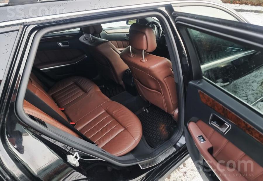Melns Mercedes-Benz E 220 2013 Rīga, ar dzinēja tilpumu 2.20 L un nobraukumu 349 tūkst. km par 9290 €, foto 14 vietnē AUTOMOTO.COM.LV
