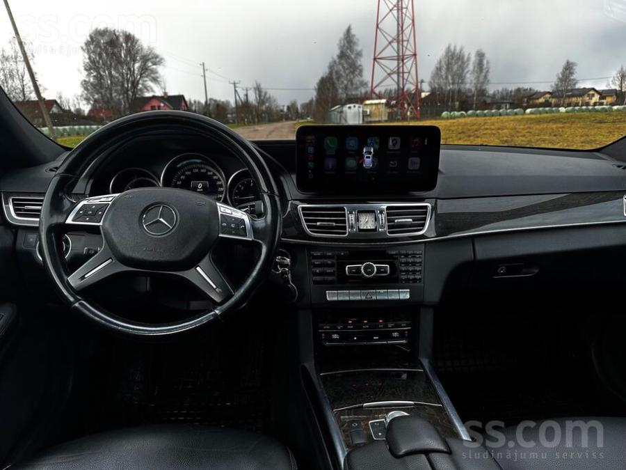 Black Mercedes-Benz E 220 2013 in Riga, with an engine capacity of 2.20 L and mileage of 314 thousand km for 8900 €, photo 4 on AUTOMOTO.COM.LV