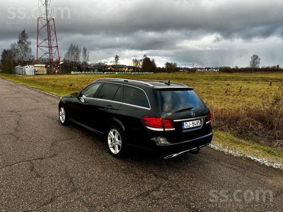 Black Mercedes-Benz E 220 2013 in Riga, with an engine capacity of 2.20 L and mileage of 314 thousand km for 7990 €, photo 3 on AUTOMOTO.COM.LV