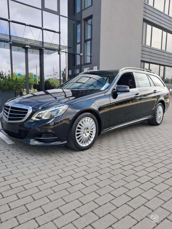 Black Mercedes-Benz E 220 2013 in Kaunas, with an engine capacity of 2.20 L and mileage of 303 thousand km for 7150 €, photo 10 on AUTOMOTO.COM.LV