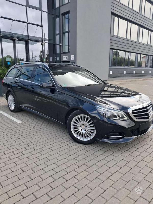 Melns Mercedes-Benz E 220 2013 Kauņa, ar dzinēja tilpumu 2.20 L un nobraukumu 303 tūkst. km par 7150 €, foto 3 vietnē AUTOMOTO.COM.LV