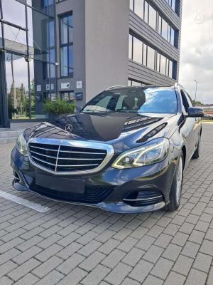Черный Мерседес E 220 2013 в Каунас, объемом двигателя 2.20 л и пробегом 303 тыс. км за 7150 €, фото 5 на AUTOMOTO.COM.LV