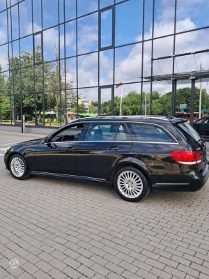 Черный Мерседес E 220 2013 в Каунас, объемом двигателя 2.20 л и пробегом 303 тыс. км за 7150 €, фото 14 на AUTOMOTO.COM.LV