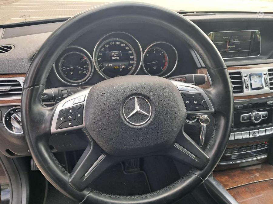 Черный Мерседес E 220 2013 в Каунас, объемом двигателя 2.20 л и пробегом 303 тыс. км за 7150 €, фото 24 на AUTOMOTO.COM.LV