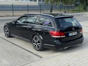Черный Мерседес E 220 2013 в Укмерге, объемом двигателя 2.10 л и пробегом 490 тыс. км за 6900 €, фото 4 на AUTOMOTO.COM.LV