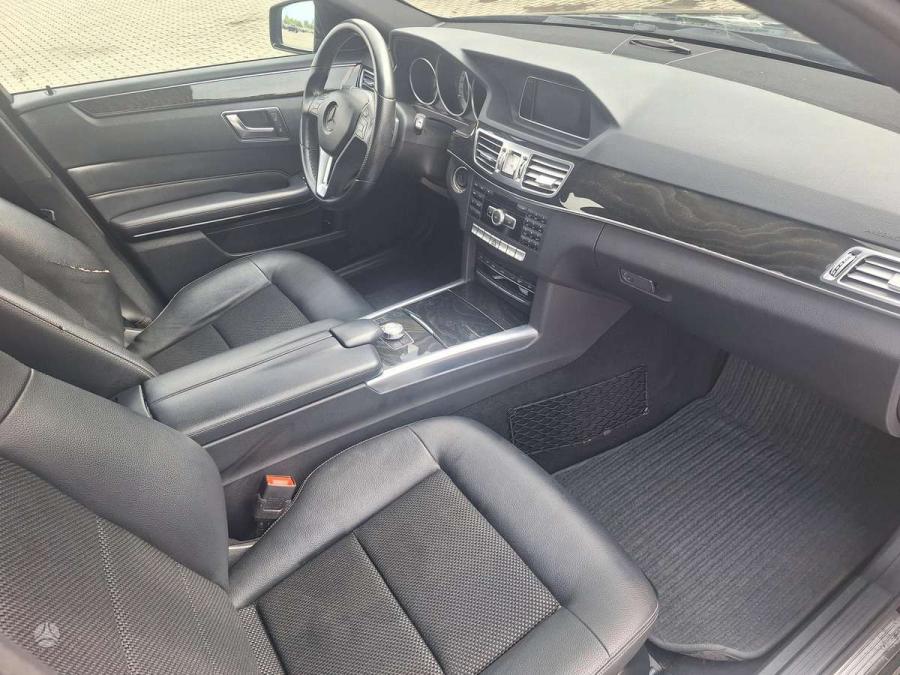 Melns Mercedes-Benz E 220 2014 Marijampole, ar dzinēja tilpumu 2.14 L un nobraukumu 380 tūkst. km par 6000 €, foto 17 vietnē AUTOMOTO.COM.LV