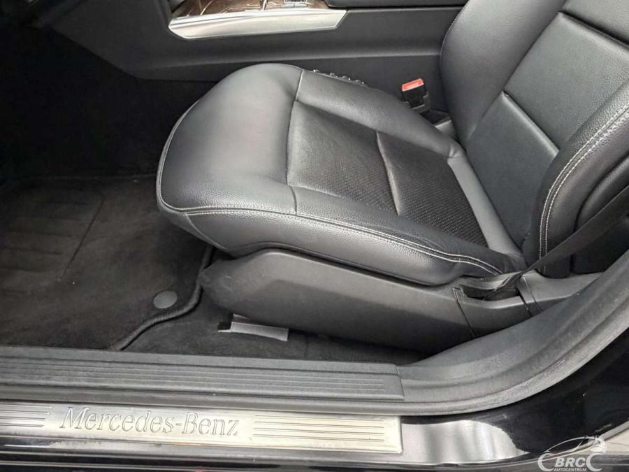 Melns Mercedes-Benz E 220 2014 Viļņa, ar dzinēja tilpumu 2.14 L un nobraukumu 208 tūkst. km par 9900 €, foto 26 vietnē AUTOMOTO.COM.LV