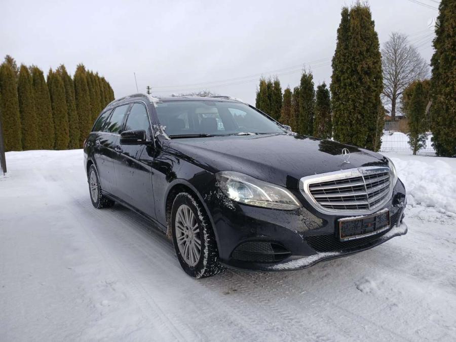 Melns Mercedes-Benz E 220 2015 Tauragė, ar dzinēja tilpumu 2.20 L un nobraukumu 350 tūkst. km par 6100 €, foto 1 vietnē AUTOMOTO.COM.LV