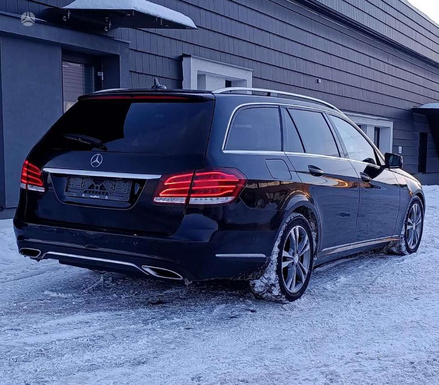 Черный Мерседес E 220 2015 в Каунас, объемом двигателя 2.14 л и пробегом 238 тыс. км за 5999 €, фото 4 на AUTOMOTO.COM.LV