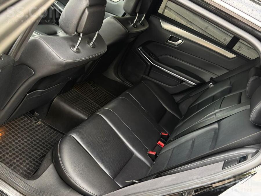 Black Mercedes-Benz E 220 2015 in Riga, with an engine capacity of 2.20 L and mileage of 0 thousand km for 7450 €, photo 8 on AUTOMOTO.COM.LV
