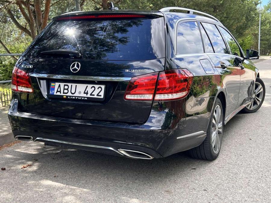 Черный Мерседес E 220 2015 в Ширвинтос, объемом двигателя 2.14 л и пробегом 326 тыс. км за 7990 €, фото 12 на AUTOMOTO.COM.LV