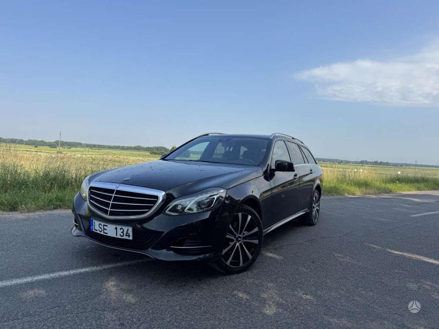 Черный Мерседес E 220 2015 в Каунас, объемом двигателя 2.14 л и пробегом 410 тыс. км за 7999 €, фото 3 на AUTOMOTO.COM.LV