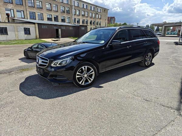 Черный Мерседес E 220 2015 в Алитус, объемом двигателя 2.15 л и пробегом 313 тыс. км за 8400 €, фото 9 на AUTOMOTO.COM.LV