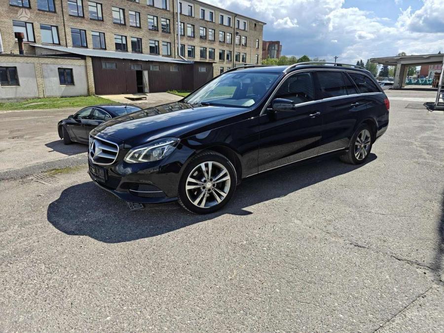Черный Мерседес E 220 2015 в Алитус, объемом двигателя 2.15 л и пробегом 313 тыс. км за 8400 €, фото 9 на AUTOMOTO.COM.LV