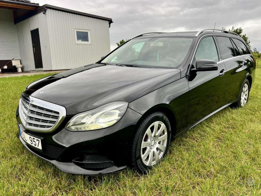 Melns Mercedes-Benz E 220 2015 Šauļi, ar dzinēja tilpumu 2.14 L un nobraukumu 229 tūkst. km par 7900 €, foto 4 vietnē AUTOMOTO.COM.LV