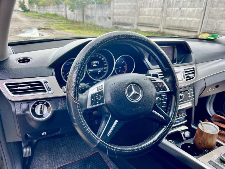 Melns Mercedes-Benz E 220 2015 Šauļi, ar dzinēja tilpumu 2.14 L un nobraukumu 229 tūkst. km par 7900 €, foto 10 vietnē AUTOMOTO.COM.LV