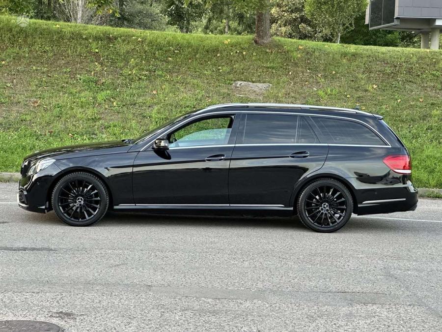 Black Mercedes-Benz E 220 2015 in Jonava, with an engine capacity of 2.20 L and mileage of 299 thousand km for 9850 €, photo 9 on AUTOMOTO.COM.LV