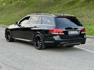 Black Mercedes-Benz E 220 2015 in Jonava, with an engine capacity of 2.20 L and mileage of 299 thousand km for 9850 €, photo 10 on AUTOMOTO.COM.LV