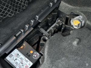 Black Mercedes-Benz E 220 2015 in Jonava, with an engine capacity of 2.20 L and mileage of 299 thousand km for 9850 €, photo 14 on AUTOMOTO.COM.LV