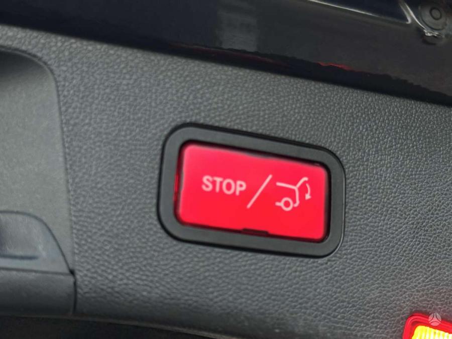 Black Mercedes-Benz E 220 2015 in Jonava, with an engine capacity of 2.20 L and mileage of 299 thousand km for 9850 €, photo 16 on AUTOMOTO.COM.LV