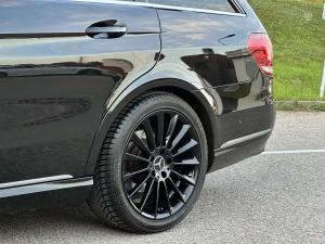 Black Mercedes-Benz E 220 2015 in Jonava, with an engine capacity of 2.20 L and mileage of 299 thousand km for 9850 €, photo 26 on AUTOMOTO.COM.LV