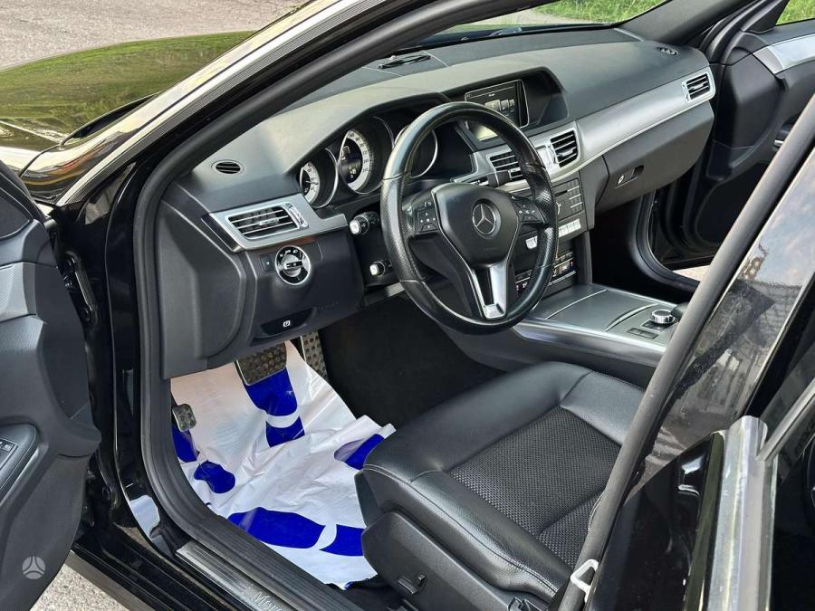 Black Mercedes-Benz E 220 2015 in Jonava, with an engine capacity of 2.20 L and mileage of 299 thousand km for 9850 €, photo 27 on AUTOMOTO.COM.LV