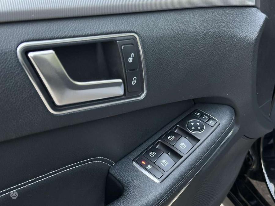 Black Mercedes-Benz E 220 2015 in Jonava, with an engine capacity of 2.20 L and mileage of 299 thousand km for 9850 €, photo 30 on AUTOMOTO.COM.LV