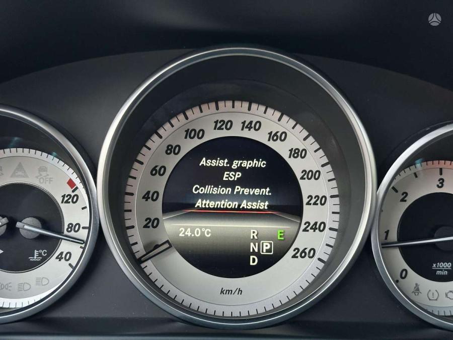 Black Mercedes-Benz E 220 2015 in Jonava, with an engine capacity of 2.20 L and mileage of 299 thousand km for 9850 €, photo 34 on AUTOMOTO.COM.LV