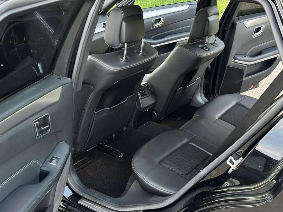 Black Mercedes-Benz E 220 2015 in Jonava, with an engine capacity of 2.20 L and mileage of 299 thousand km for 9850 €, photo 40 on AUTOMOTO.COM.LV