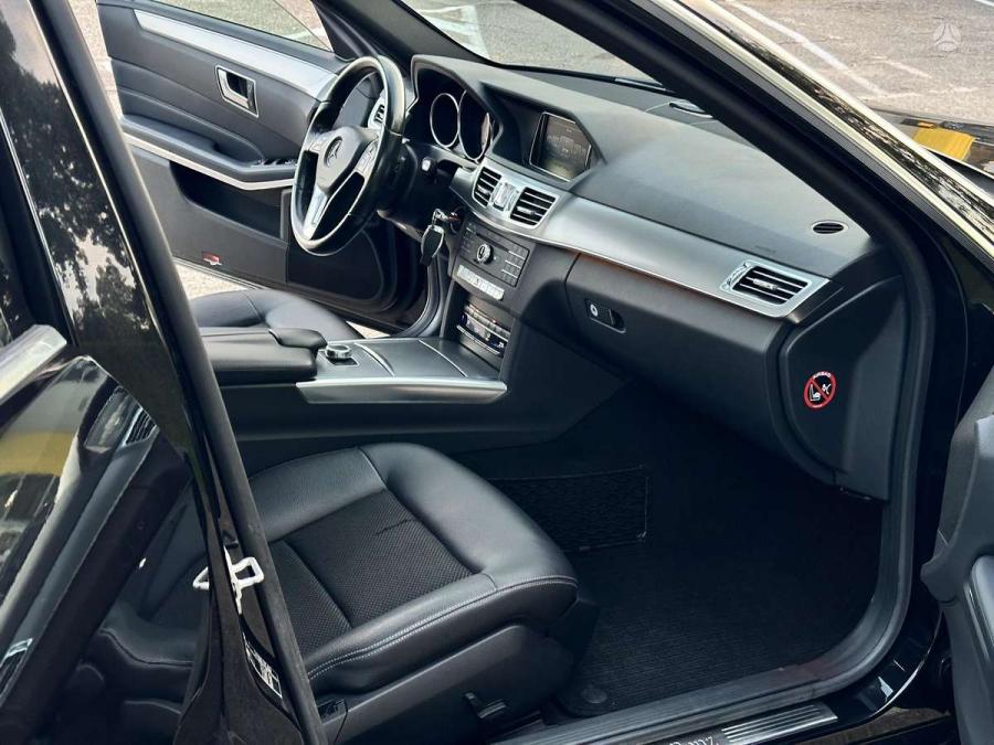 Black Mercedes-Benz E 220 2015 in Jonava, with an engine capacity of 2.20 L and mileage of 299 thousand km for 9850 €, photo 42 on AUTOMOTO.COM.LV