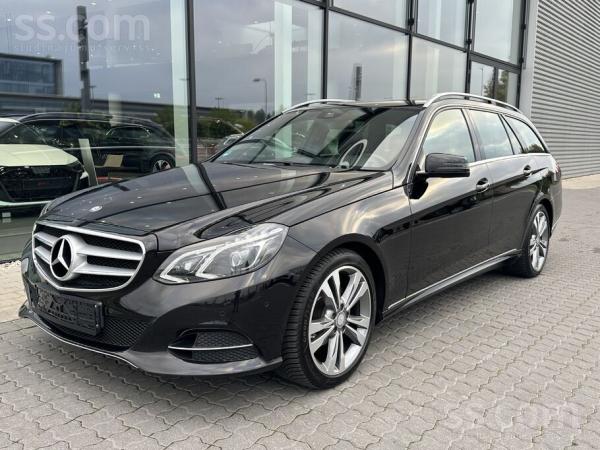 Black Mercedes-Benz E 220 2015 in Riga, with an engine capacity of 2.20 L and mileage of 306 thousand km for 9688 €, photo 3 on AUTOMOTO.COM.LV