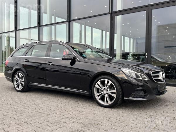 Black Mercedes-Benz E 220 2015 in Riga, with an engine capacity of 2.20 L and mileage of 306 thousand km for 9688 €, photo 4 on AUTOMOTO.COM.LV