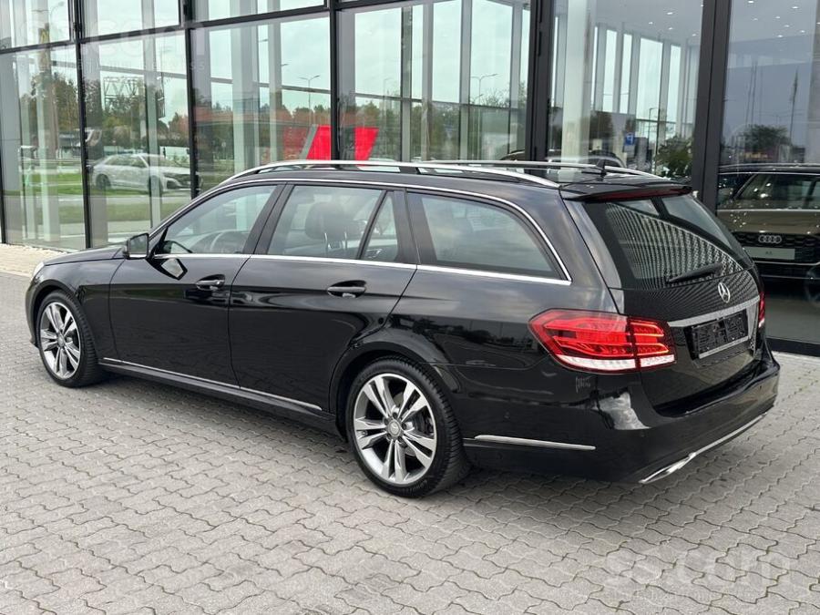 Black Mercedes-Benz E 220 2015 in Riga, with an engine capacity of 2.20 L and mileage of 306 thousand km for 9688 €, photo 9 on AUTOMOTO.COM.LV