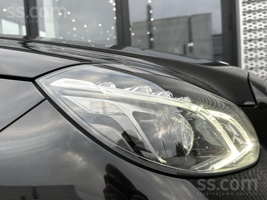 Black Mercedes-Benz E 220 2015 in Riga, with an engine capacity of 2.20 L and mileage of 306 thousand km for 9688 €, photo 11 on AUTOMOTO.COM.LV