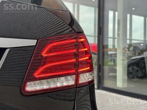Black Mercedes-Benz E 220 2015 in Riga, with an engine capacity of 2.20 L and mileage of 306 thousand km for 9688 €, photo 13 on AUTOMOTO.COM.LV