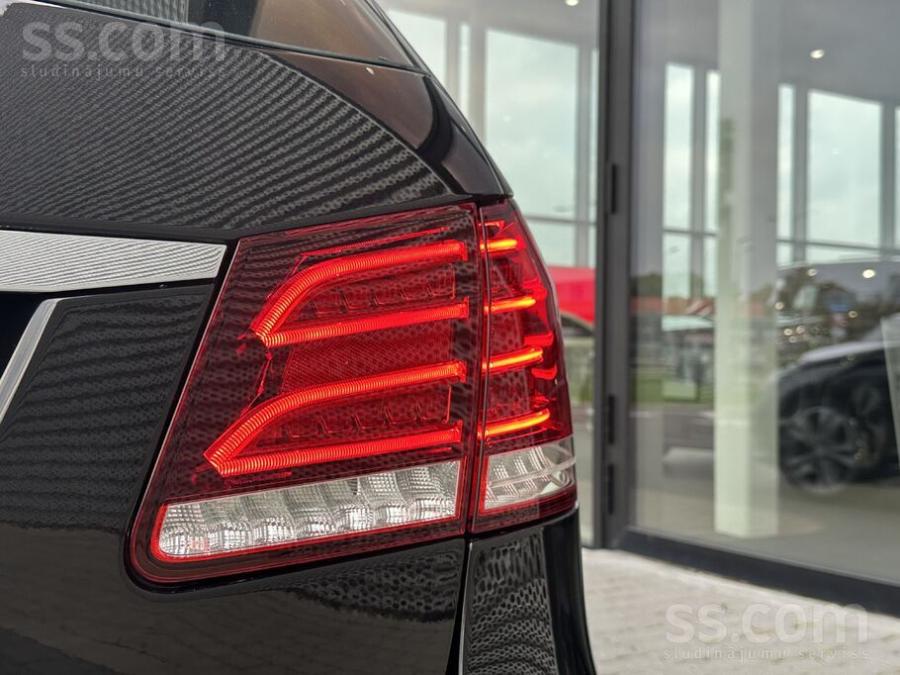 Black Mercedes-Benz E 220 2015 in Riga, with an engine capacity of 2.20 L and mileage of 306 thousand km for 9688 €, photo 13 on AUTOMOTO.COM.LV