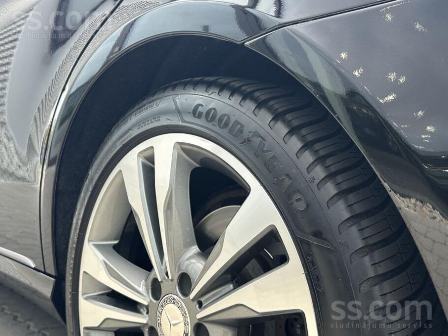 Black Mercedes-Benz E 220 2015 in Riga, with an engine capacity of 2.20 L and mileage of 306 thousand km for 9688 €, photo 14 on AUTOMOTO.COM.LV