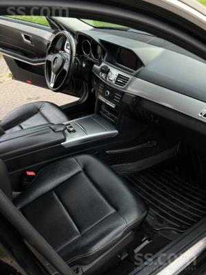 Black Mercedes-Benz E 220 2016 in Riga, with an engine capacity of 2.20 L and mileage of 418 thousand km for 11600 €, photo 5 on AUTOMOTO.COM.LV