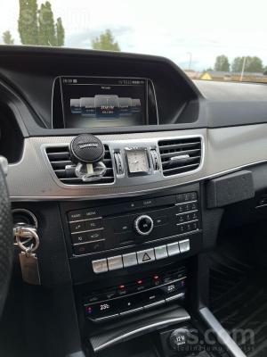 Black Mercedes-Benz E 220 2016 in Riga, with an engine capacity of 2.20 L and mileage of 418 thousand km for 11600 €, photo 13 on AUTOMOTO.COM.LV