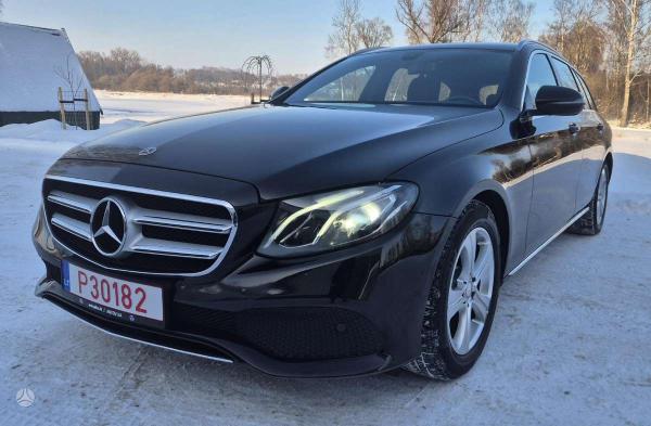 Black Mercedes-Benz E 220 2016 in Utena, with an engine capacity of 1.95 L and mileage of 277 thousand km for 14950 €, photo 3 on AUTOMOTO.COM.LV