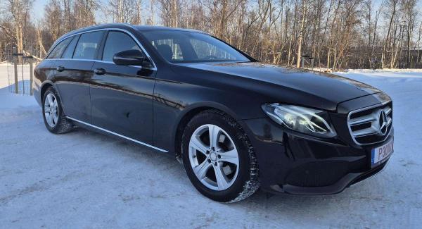 Black Mercedes-Benz E 220 2016 in Utena, with an engine capacity of 1.95 L and mileage of 277 thousand km for 14950 €, photo 6 on AUTOMOTO.COM.LV