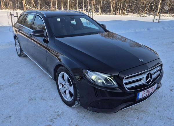 Black Mercedes-Benz E 220 2016 in Utena, with an engine capacity of 1.95 L and mileage of 277 thousand km for 14950 €, photo 7 on AUTOMOTO.COM.LV