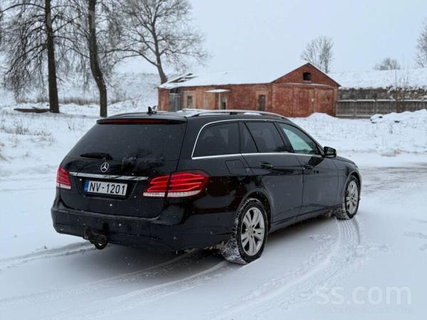 Black Mercedes-Benz E 220 2016 in Riga, with an engine capacity of 2.20 L and mileage of 542 thousand km for 6350 €, photo 6 on AUTOMOTO.COM.LV