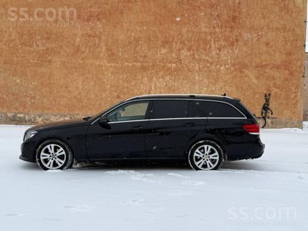 Black Mercedes-Benz E 220 2016 in Riga, with an engine capacity of 2.20 L and mileage of 542 thousand km for 6350 €, photo 8 on AUTOMOTO.COM.LV