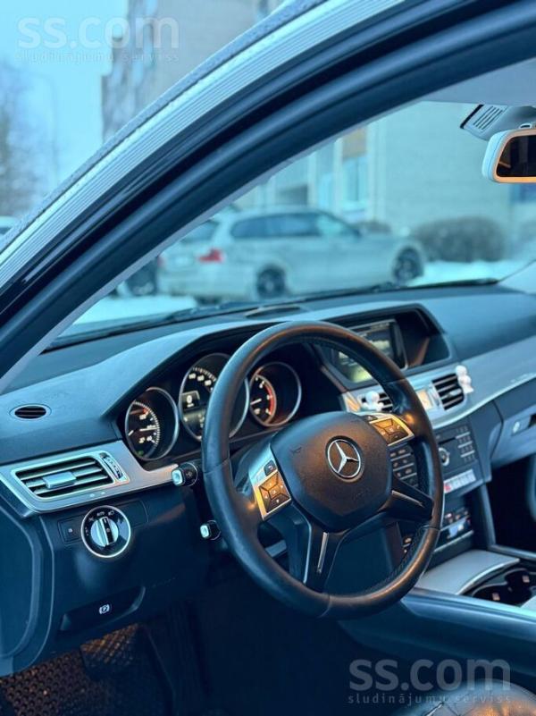 Black Mercedes-Benz E 220 2016 in Riga, with an engine capacity of 2.20 L and mileage of 542 thousand km for 6350 €, photo 9 on AUTOMOTO.COM.LV