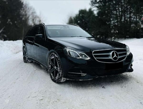 Black Mercedes-Benz E 220 2016 in Radviliskis, with an engine capacity of 1.95 L and mileage of 337 thousand km for 6999 €, photo 3 on AUTOMOTO.COM.LV